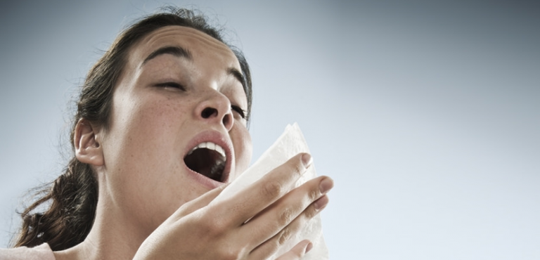 Segurar um espirro pode te levar para o hospital. E o perigo é mais ...